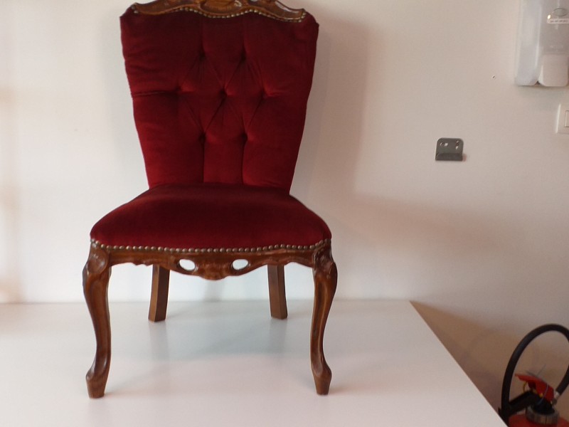 2 stoelen met rode bekleding - Kringwinkel