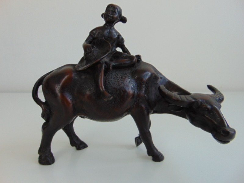 Beeld: Kind op Stier - Kringwinkel