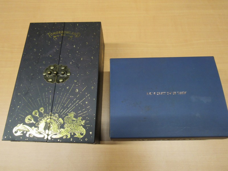 2x Tomorrowland ticket box ( 2017 - 2018 ) - Kringwinkel
