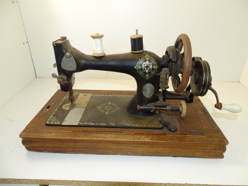 Antieke Manuele Naaimachine: Hansa, 19de Eeuw - Kringwinkel