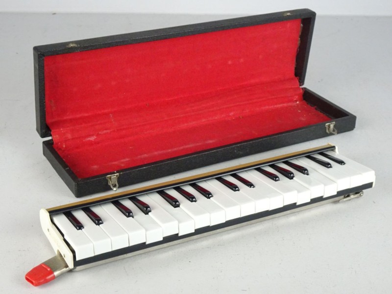 Vintage blaasinstrument: Clavietta - Kringwinkel