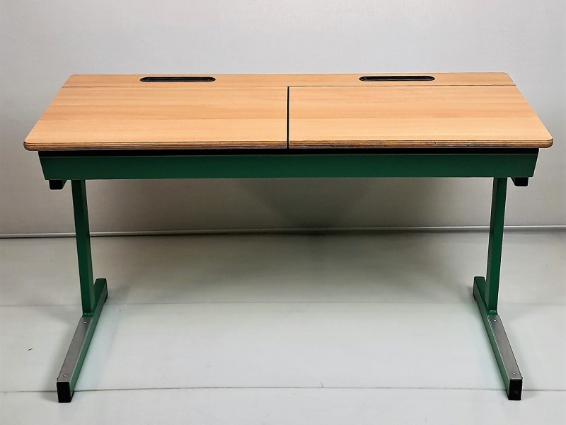 Groene schoolbank in metaal - Kringwinkel