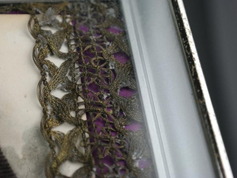 Vintage kader met vroegere klederdracht - Kringwinkel