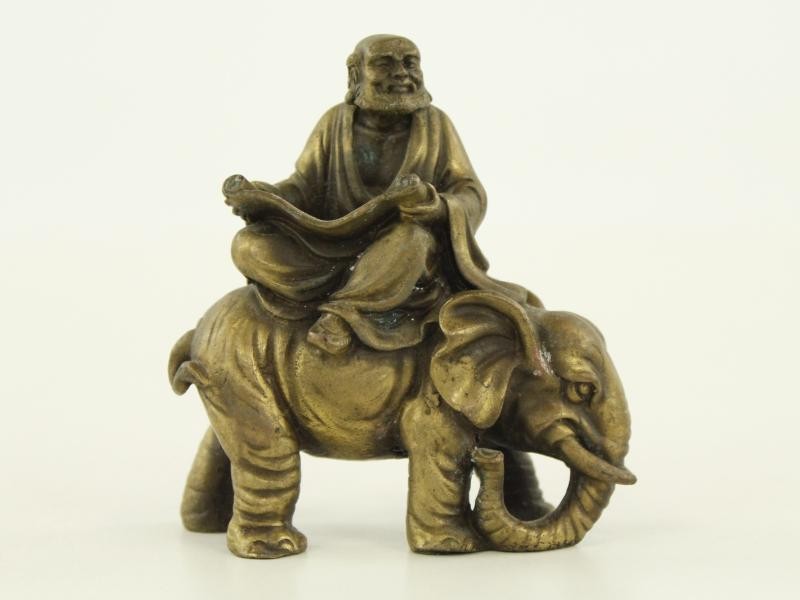 Messing beeldje van monnik op olifant - Kringwinkel