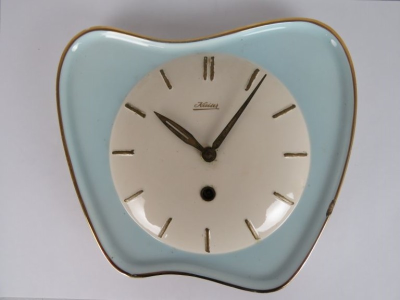 Vintage klok met sleutel gemerkt Kuiser. - Kringwinkel